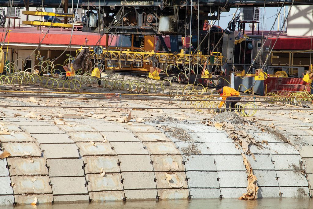 Mat Sinking Unit Armors Mississippi River Banks - The Waterways Journal