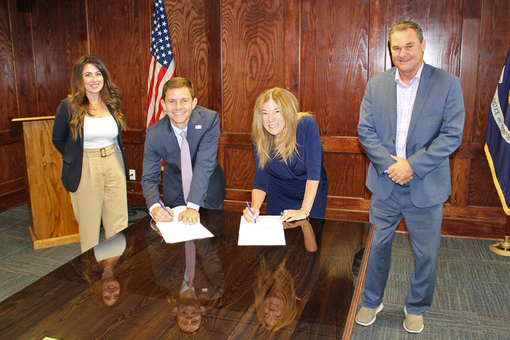 Port NOLA, La. DOTD Sign CEA For Roadway - The Waterways Journal